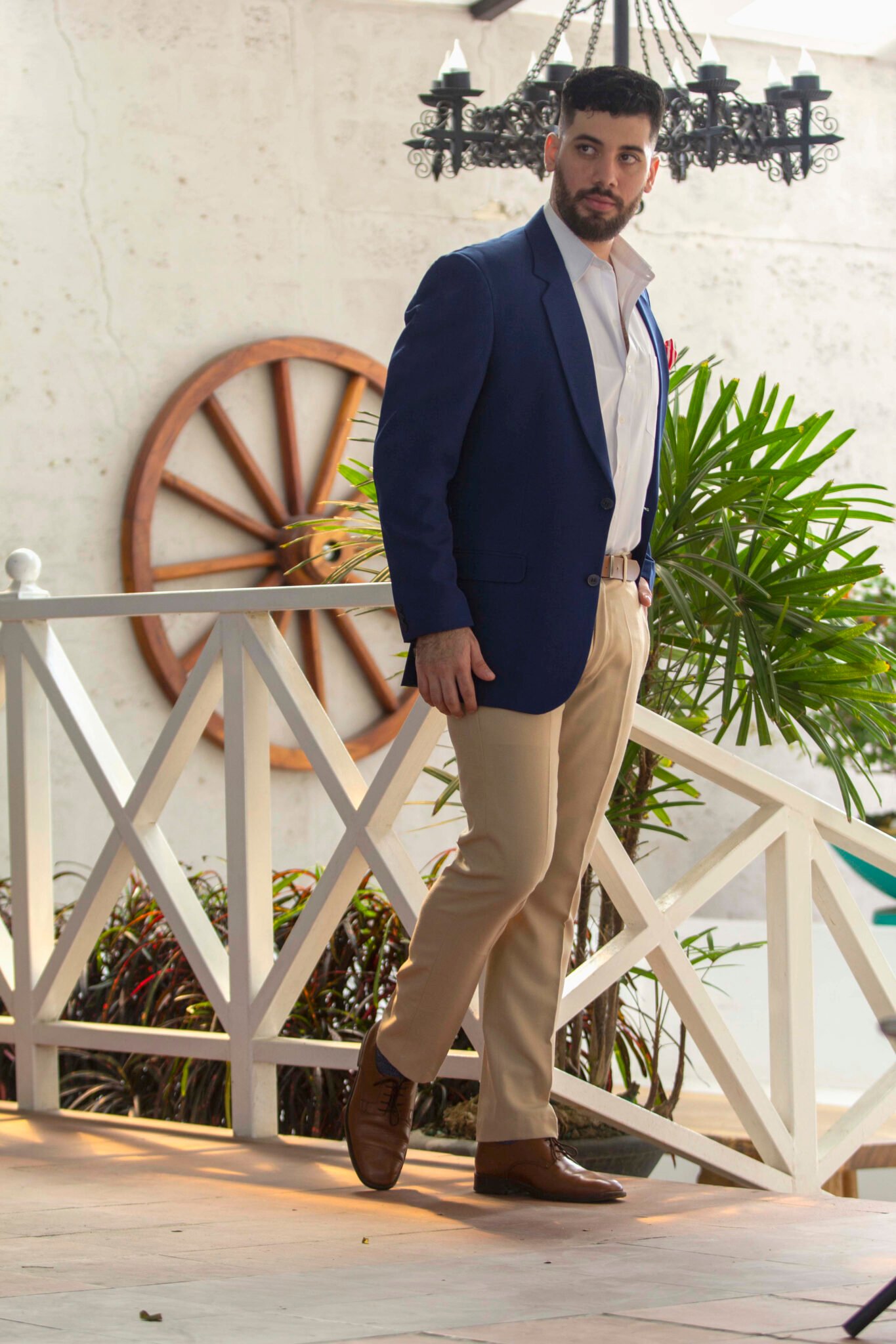 Saco Azul Rey y Pantalón Crema • Benavidez